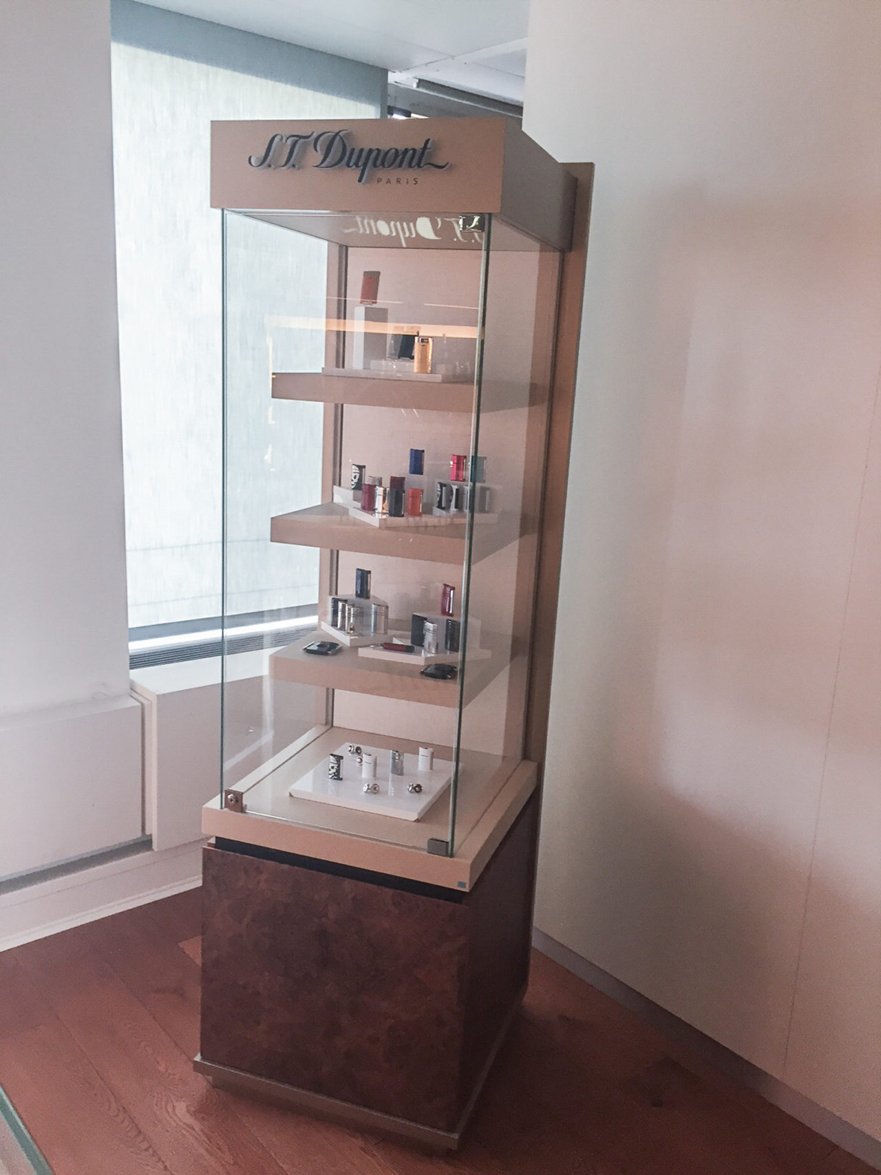 Custom Accessory Display Cases - SEG Systems