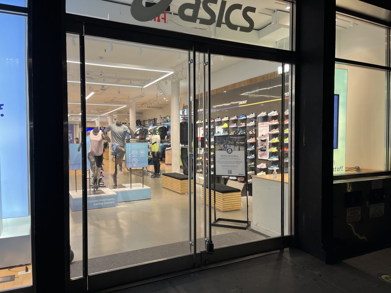 Innovative Retail Displays - SEG Systems